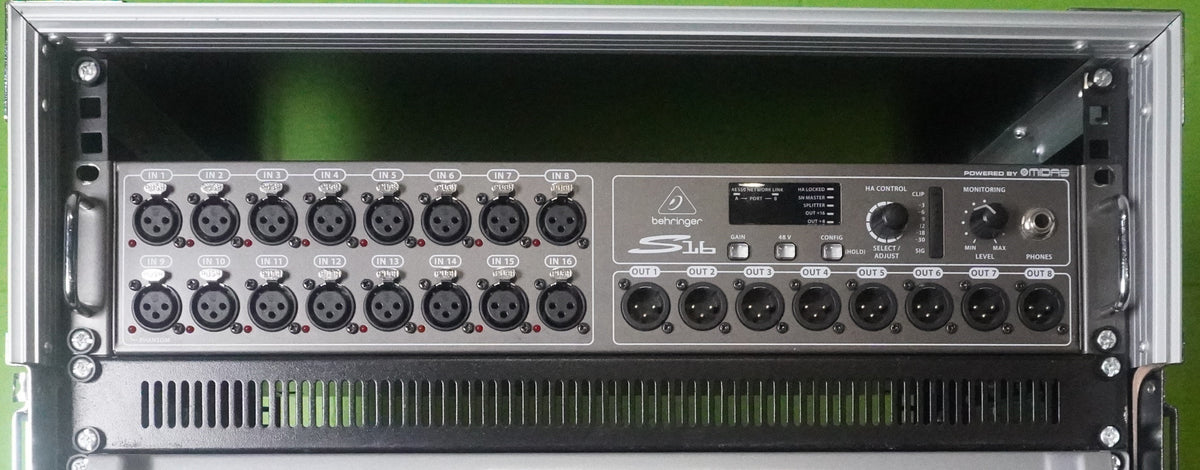 Behringer X32 Digital Mixing Console +S16 Digital Stage Box ( Pre Owne ...